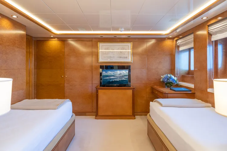OCEANOS yacht for charter (Mondomarine, 49.23m, 2006)